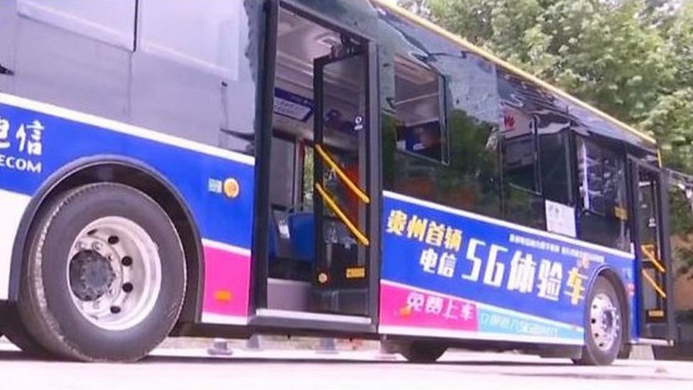 School buses: New social distancing rules for pupils in England - BBC ...