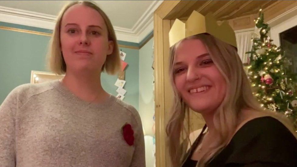 Laura Nuttall: Cancer patient's family celebrates early Christmas - BBC ...