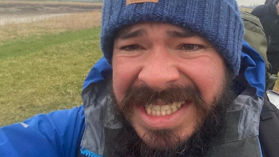 Fundraising RNLI hiker has tent slashed at Whitburn Beach - BBC News