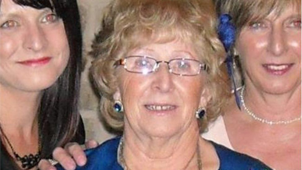 The Hollinwell Incident: What lay behind the Fainting Field? - BBC News