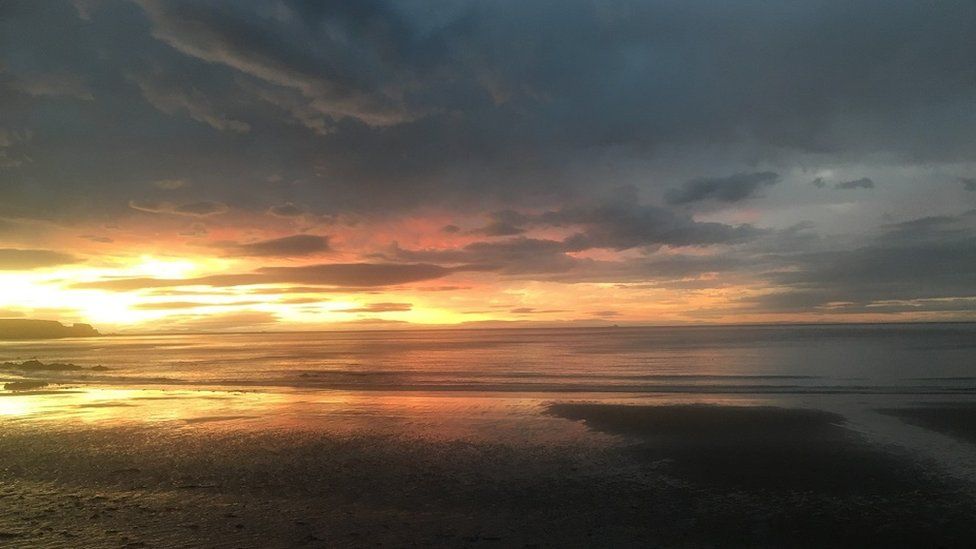 In pictures: Stunning sunset for Scotland - BBC News