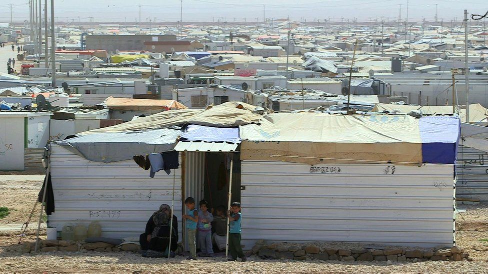 Tech eases Syrians' trauma in Jordanian refugee camp - BBC News