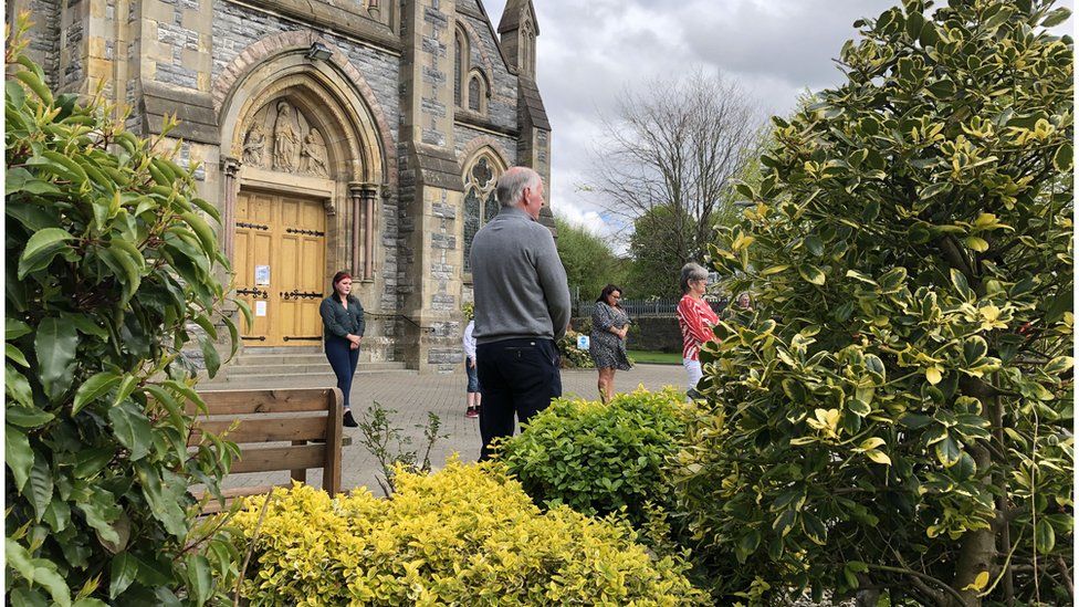 Coronavirus: Strabane church bells ring in memory of NHS nurse - BBC News