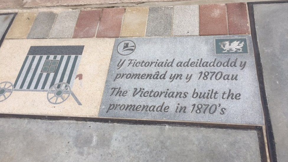 Rogue apostrophes in Colwyn Bay inscribed paving stones - BBC News