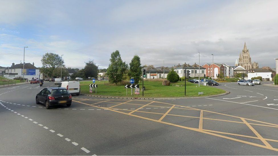Man arrested after three-vehicle collision in Truro - BBC News
