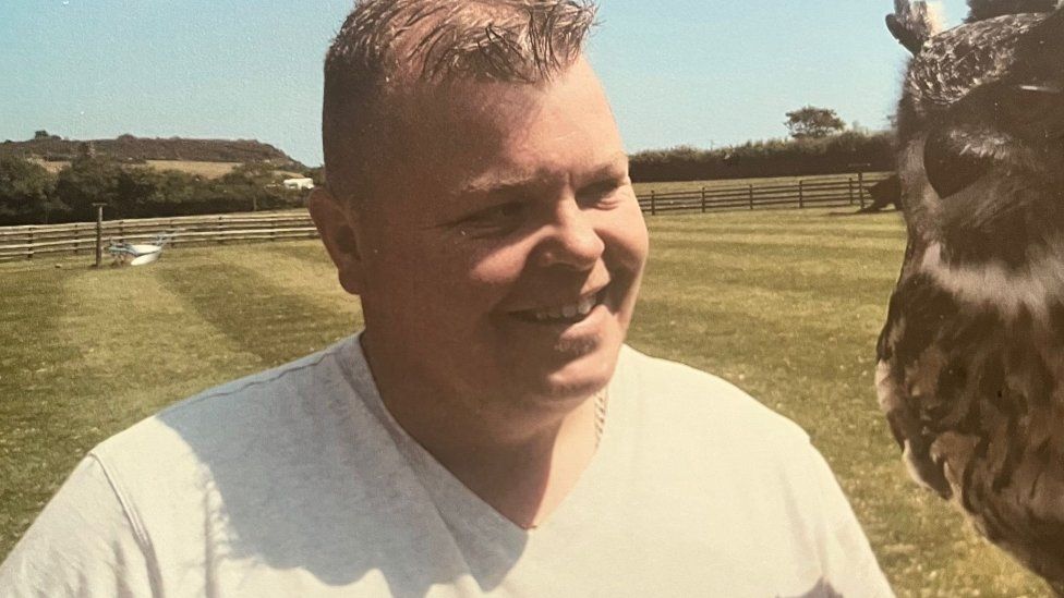 Cardiff: Family pay tribute to Matthew Sweeney after crash - BBC News