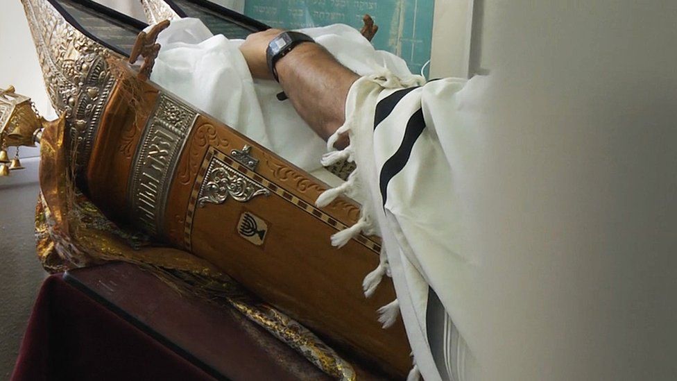 How Judaism's definition of death can boost organ donations - BBC News