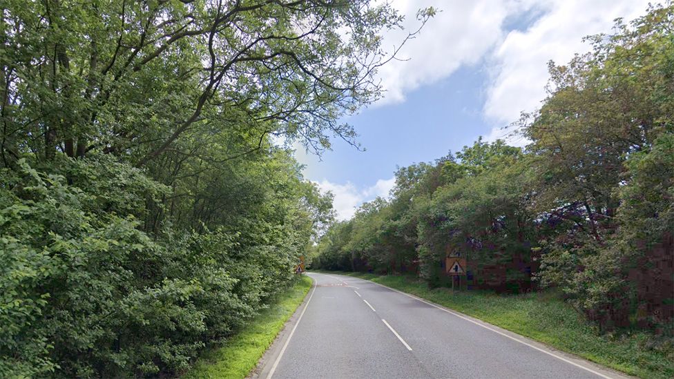 Woman involved in Leasingham crash dies - BBC News
