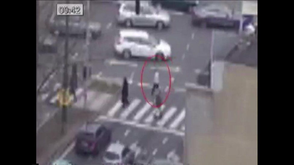 Brussels attacks: New video of airport bombing suspect - BBC News