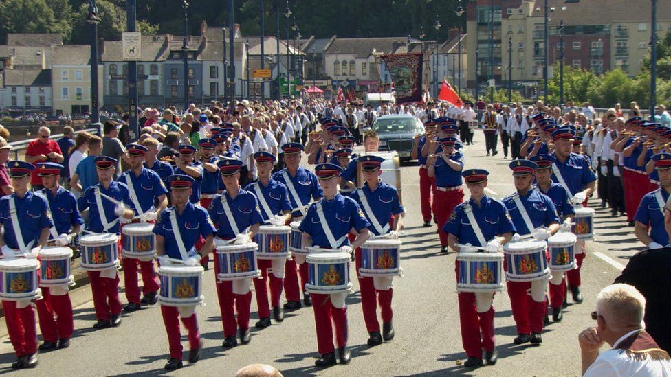 Apprentice Boys' annual Relief of Derry Parade takes place - BBC News