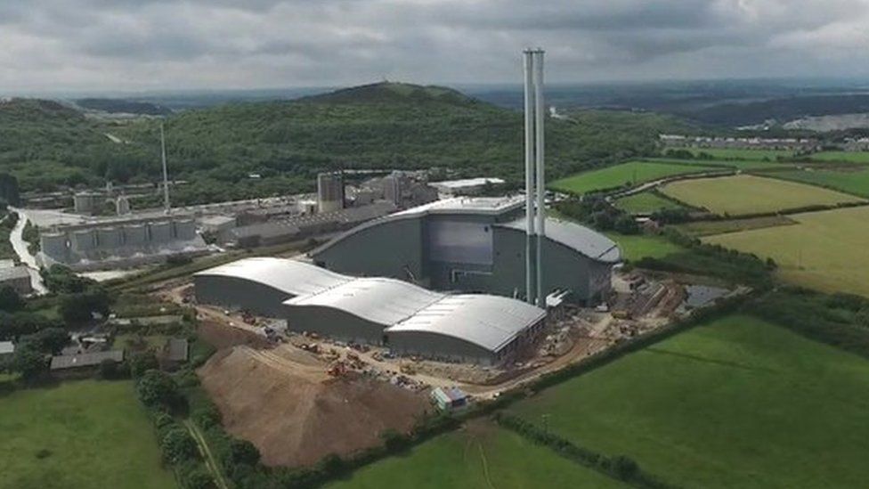 St Dennis incinerator: Suez 'sorry' roof damaged three times - BBC News