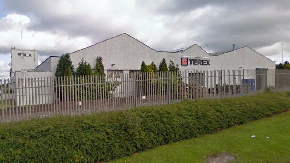 Further job cuts at Terex truck firm in Motherwell - BBC News