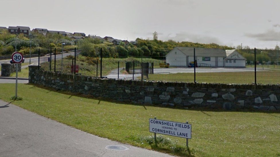 'Boy held viable device' found in Cornshell Fields, Londonderry - BBC News