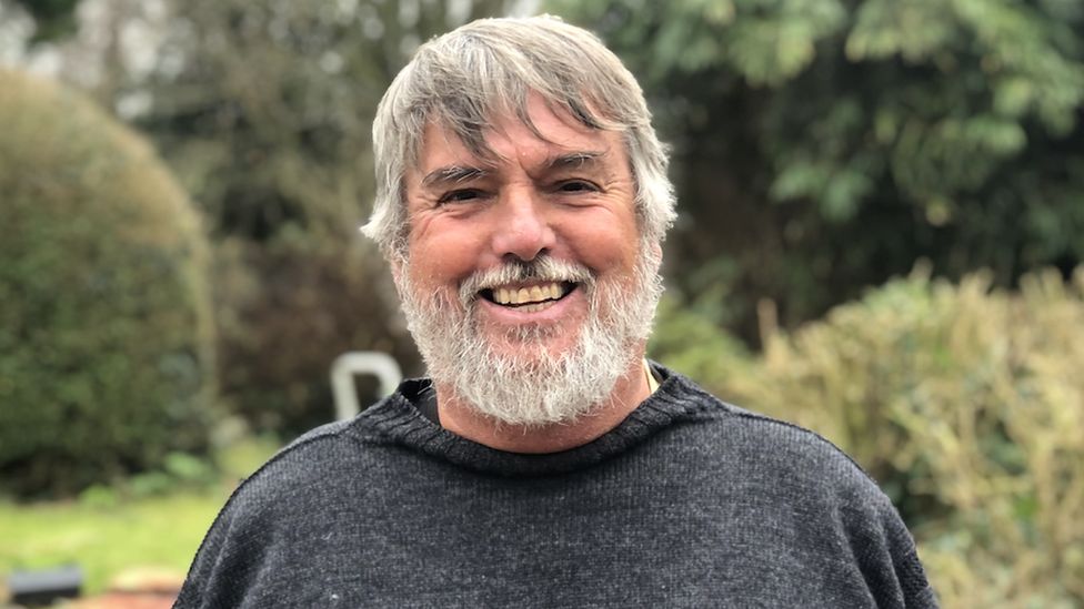 Education member opposes Guernsey post-16 funding plans - BBC News