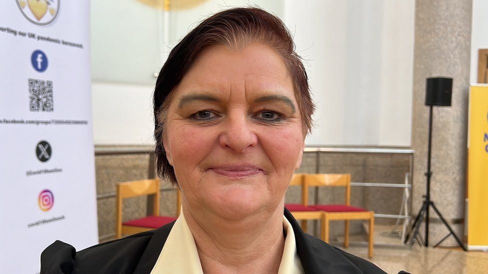 Milton Keynes Covid-19 memorial a time to 'reflect and speak' - BBC News