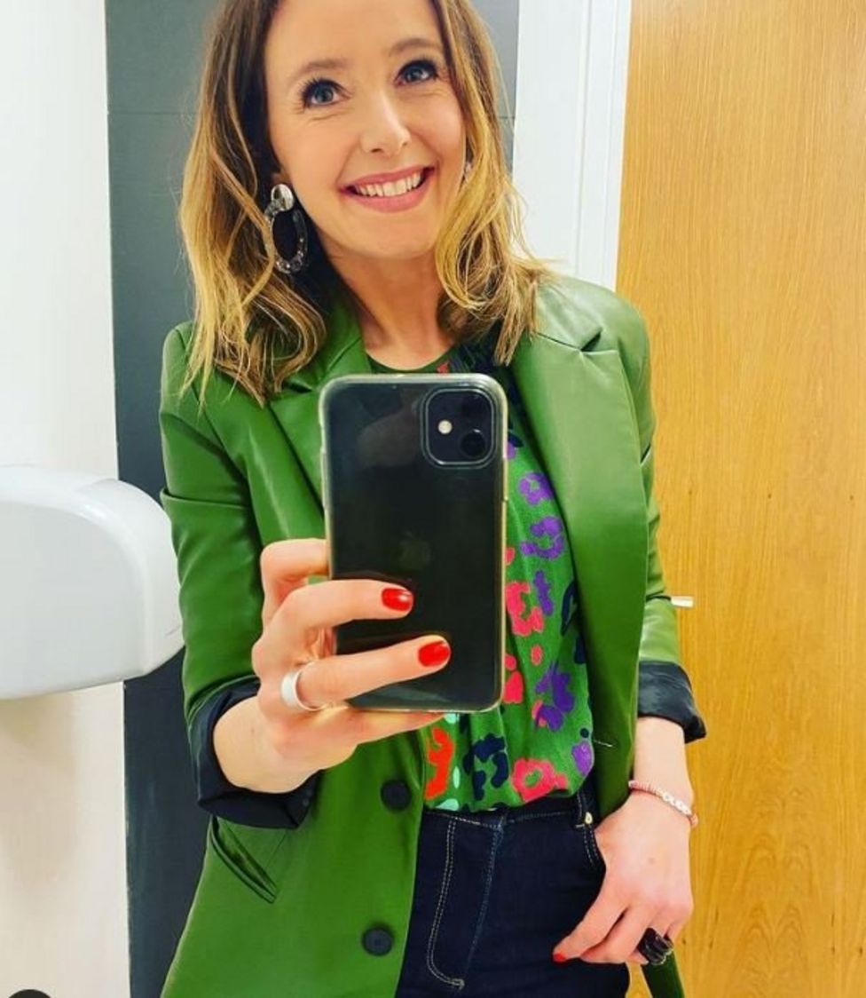 Lisa Gwilym: Steil ar set - BBC Cymru Fyw