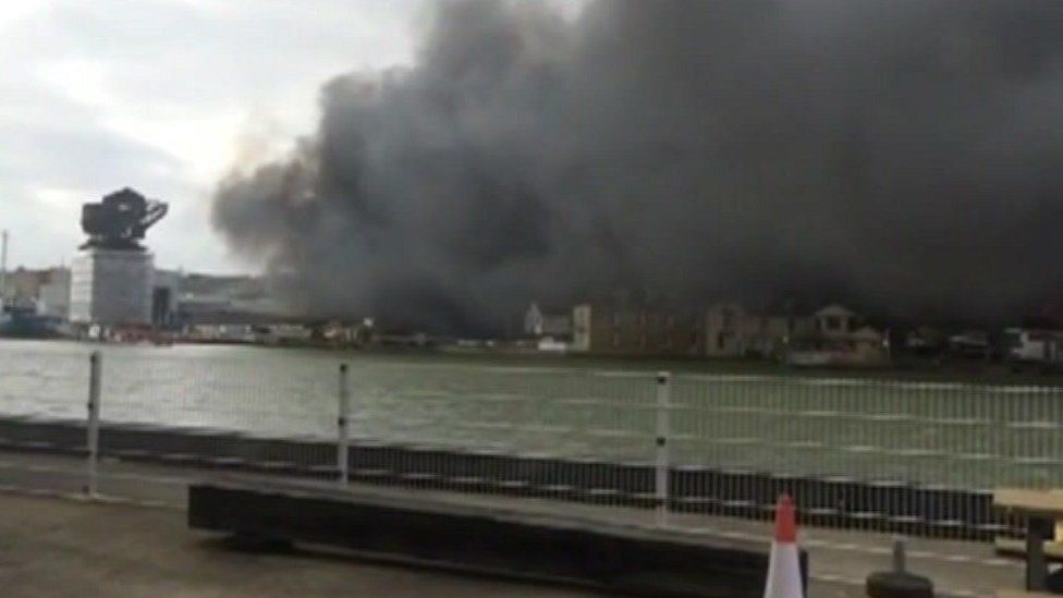 Isle of Wight blaze: Vintage boats feared destroyed - BBC News