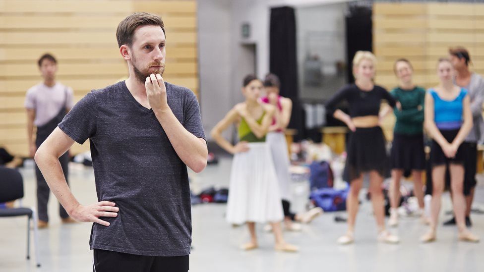 Dancing in dystopia: How Nineteen Eighty-Four became a ballet - BBC News