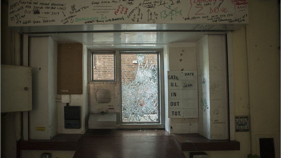 Blundeston Prison: Inside Reggie Kray's old prison cell - BBC News