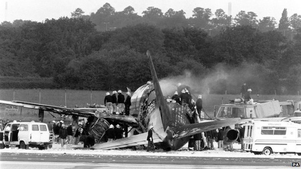 Manchester air disaster: Calls for apology over 1985 blaze deaths - BBC ...