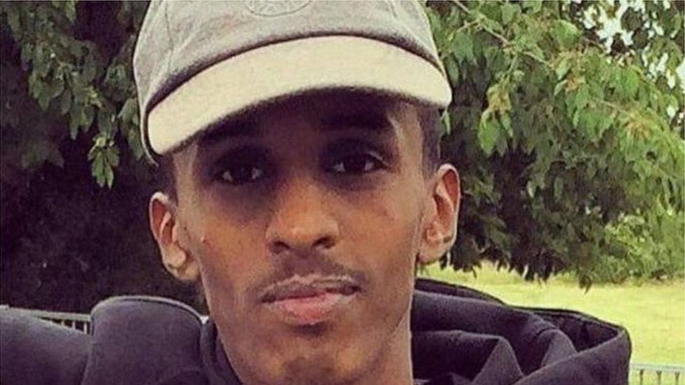 Pentonville murder: Investigation after witness cover blown - BBC News