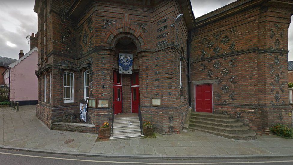 Eye Town Hall 'historic' paintings vandalised - BBC News