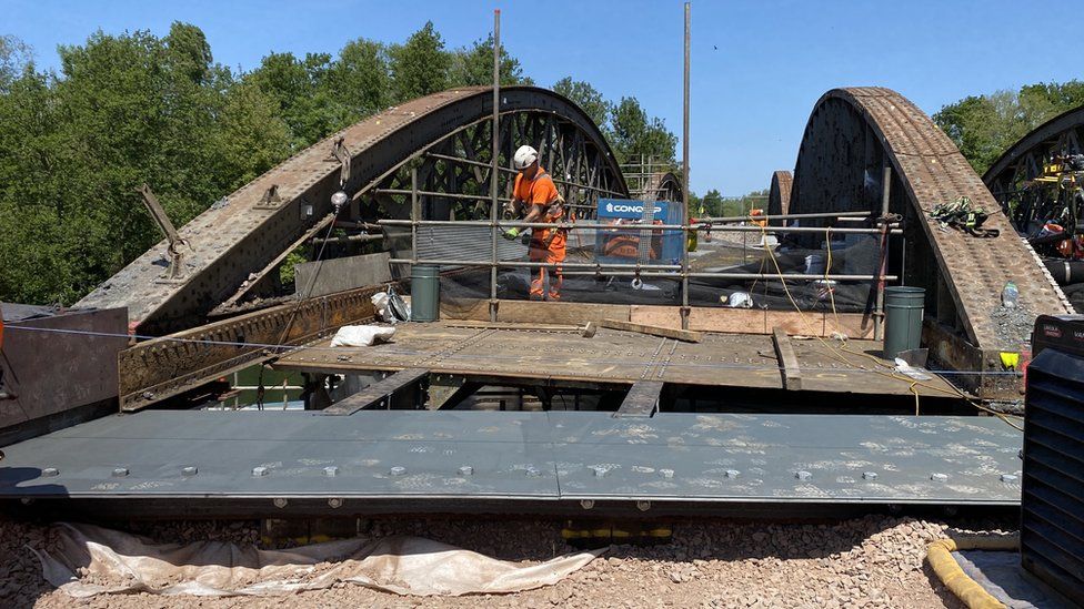 Work to repair unsafe Nuneham Viaduct almost complete - BBC News