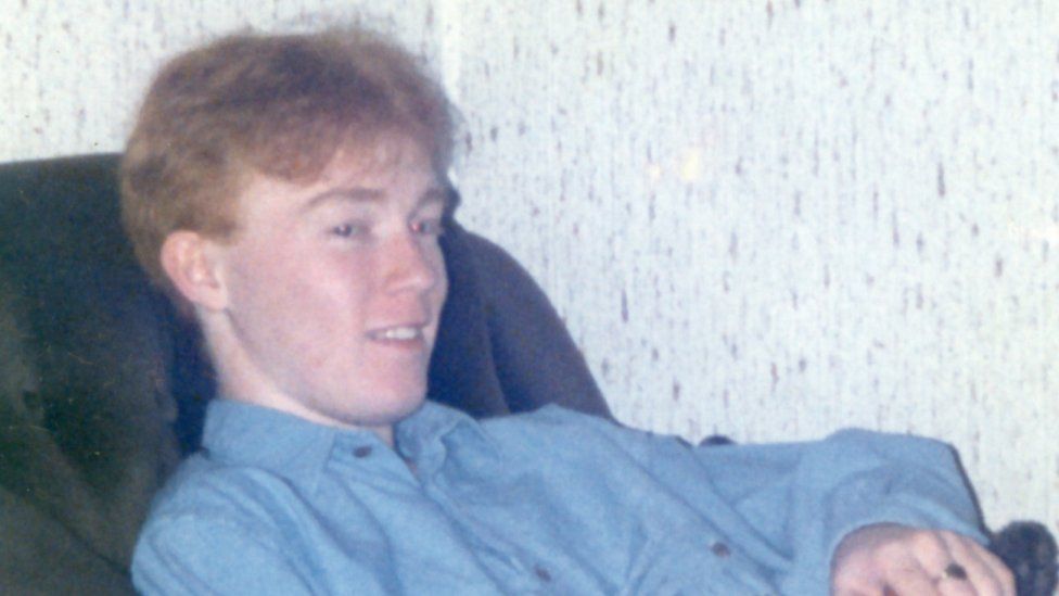 Hillsborough Inquests: Fan says disaster 'didn't seem real' - BBC News