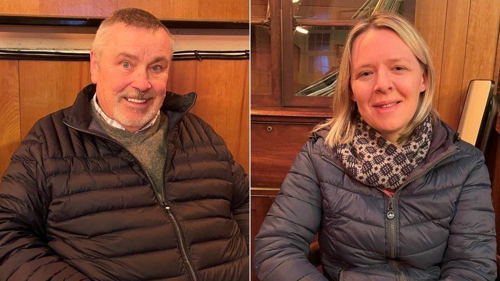 Llyfrgell Pwllheli'n ailagor wedi adnewyddiad £900,000 - BBC Cymru Fyw