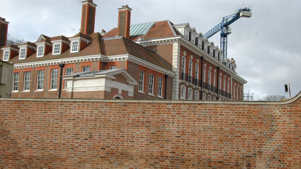 Just who owns what in central London? - BBC News