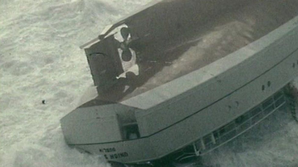 Train named after tragic Penlee lifeboat crew - BBC News