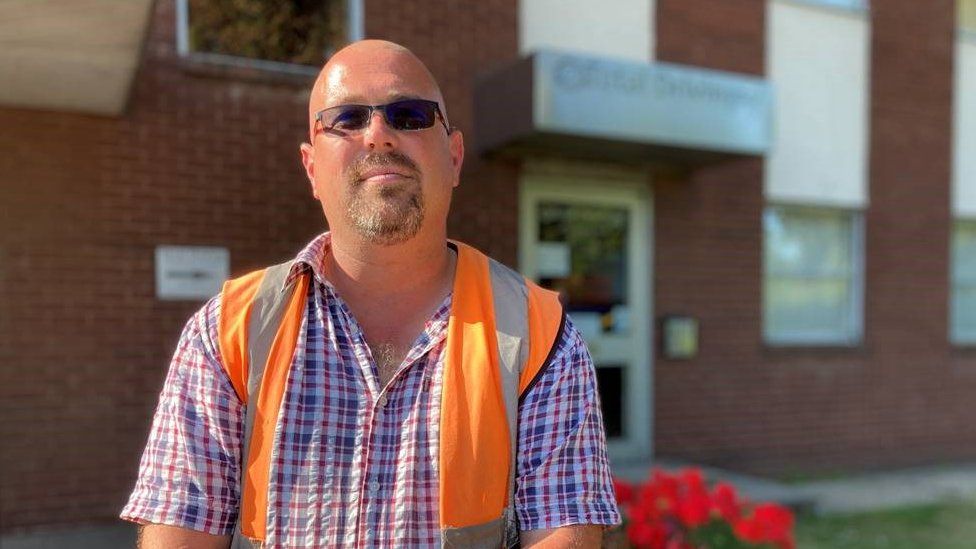 Lorry driver shortages: 'It's a very good career' - BBC News