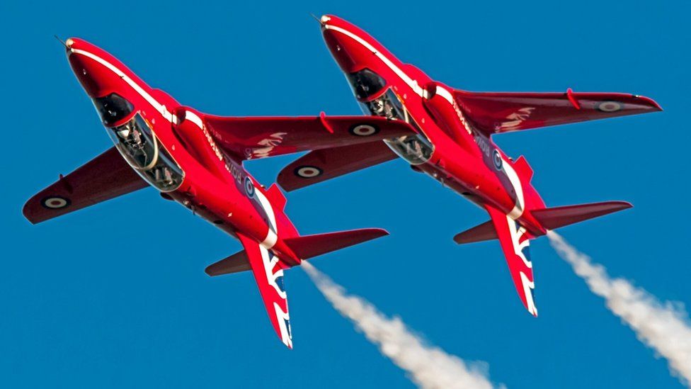 Cornwall Red Arrows show cancelled over safety fears - BBC News