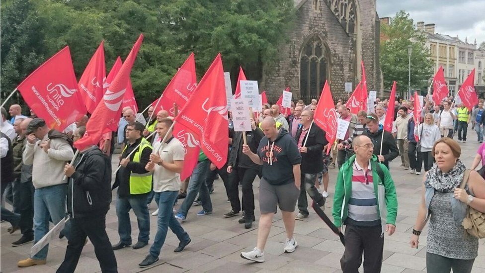 Cardiff bus strike for Wales v Fiji Rugby World Cup game - BBC News