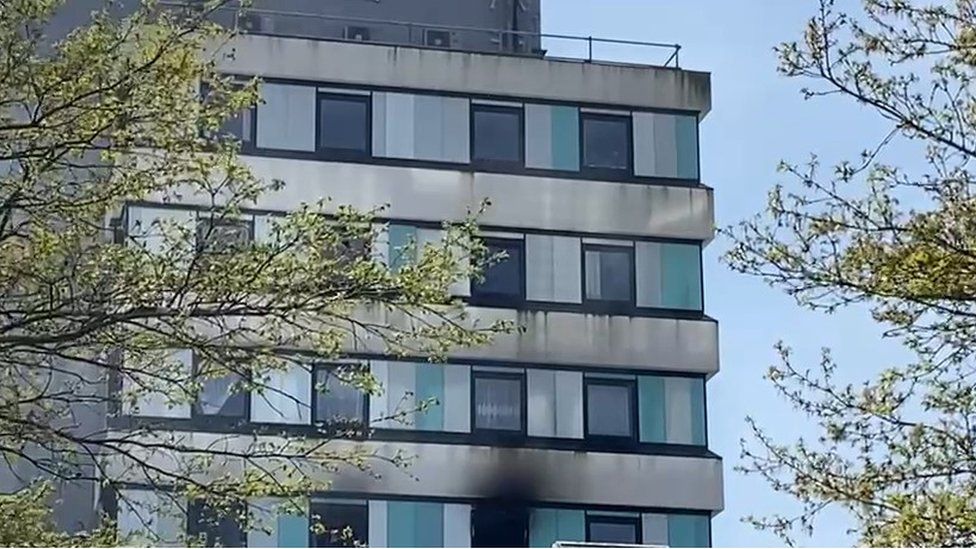 Ipswich flats evacuated after fire on fourth floor - BBC News