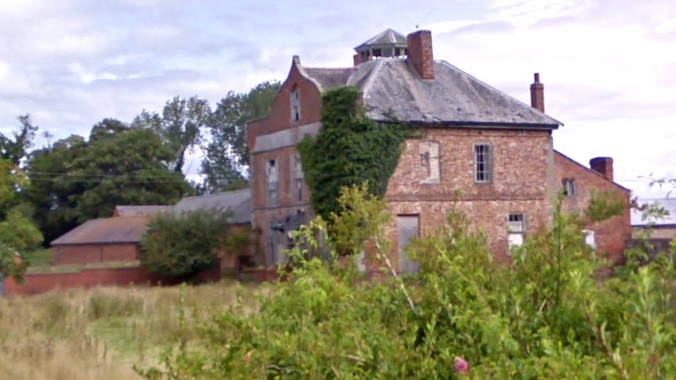Plans to renovate Georgian mansion Calcott Hall in Powys - BBC News