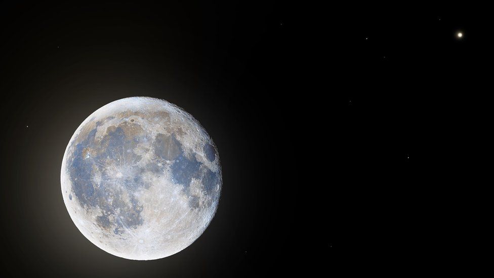 In pictures: Ideal conditions for Hunter's Moon over Devon - BBC News