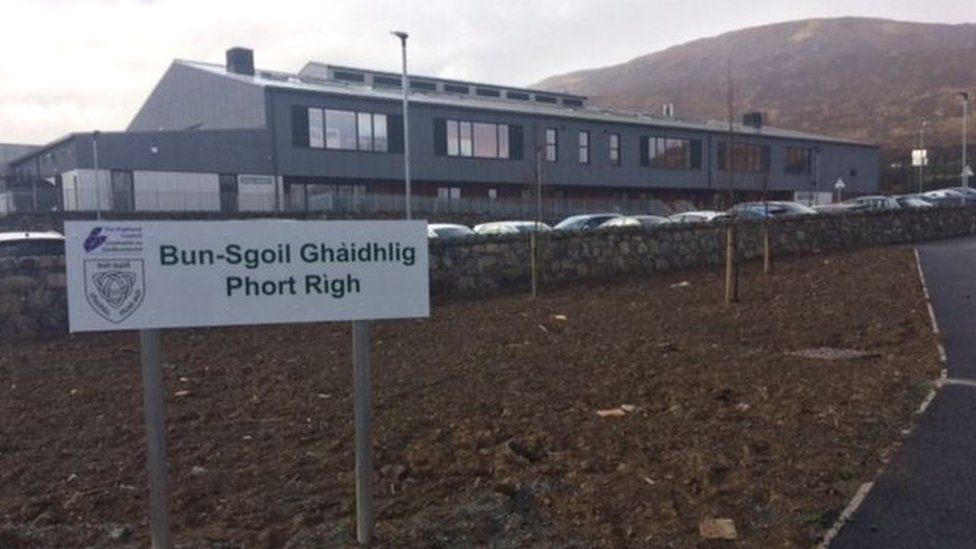 New Gaelic school opens in Portree in Skye - BBC News
