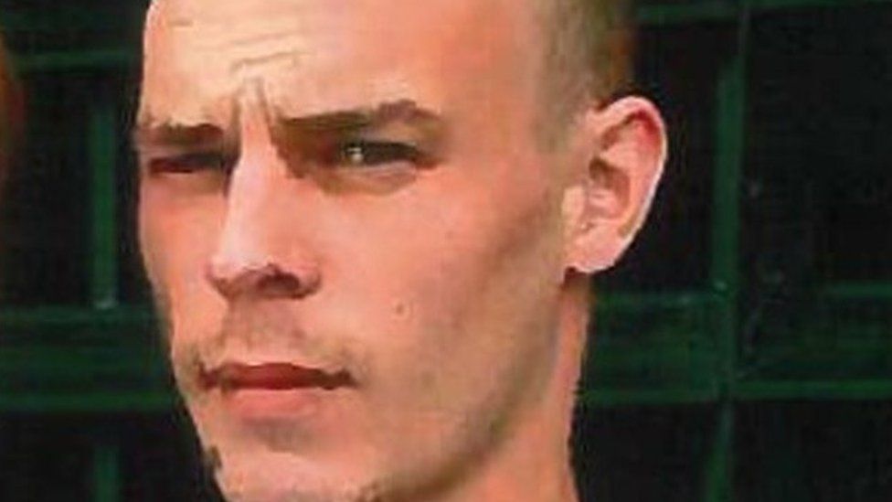 Tribute to dad killed in Dudley crash - BBC News