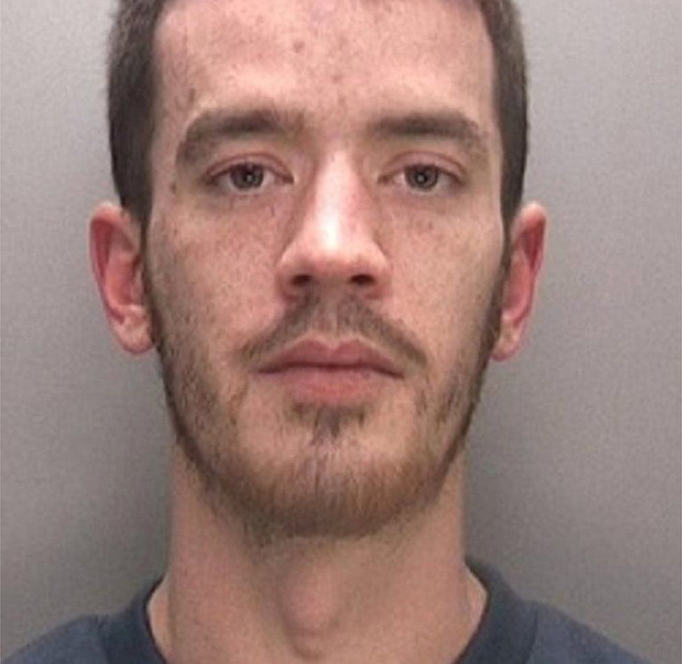 Driver clocked at 149mph trying to outrun police - BBC News