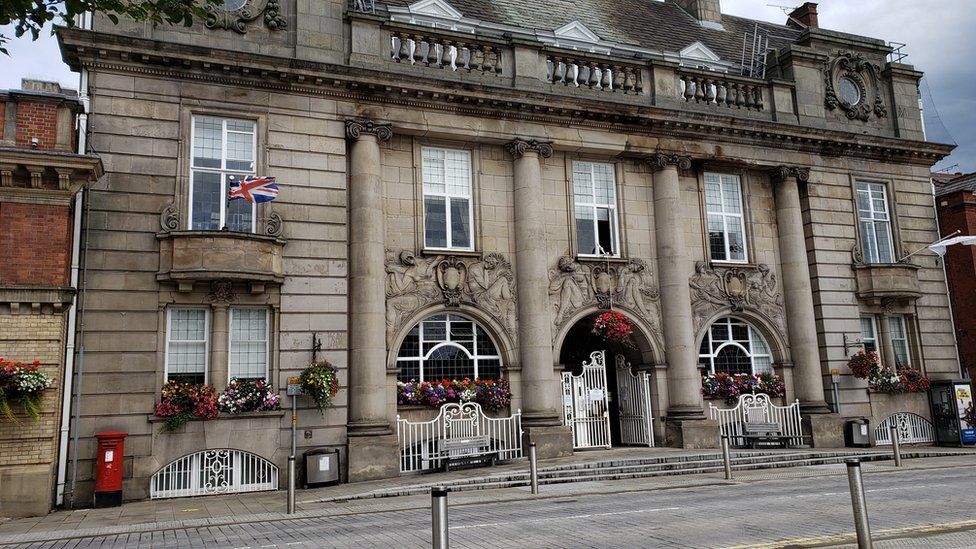 Middlewich homes: Revised plans for 390 houses set for approval - BBC News