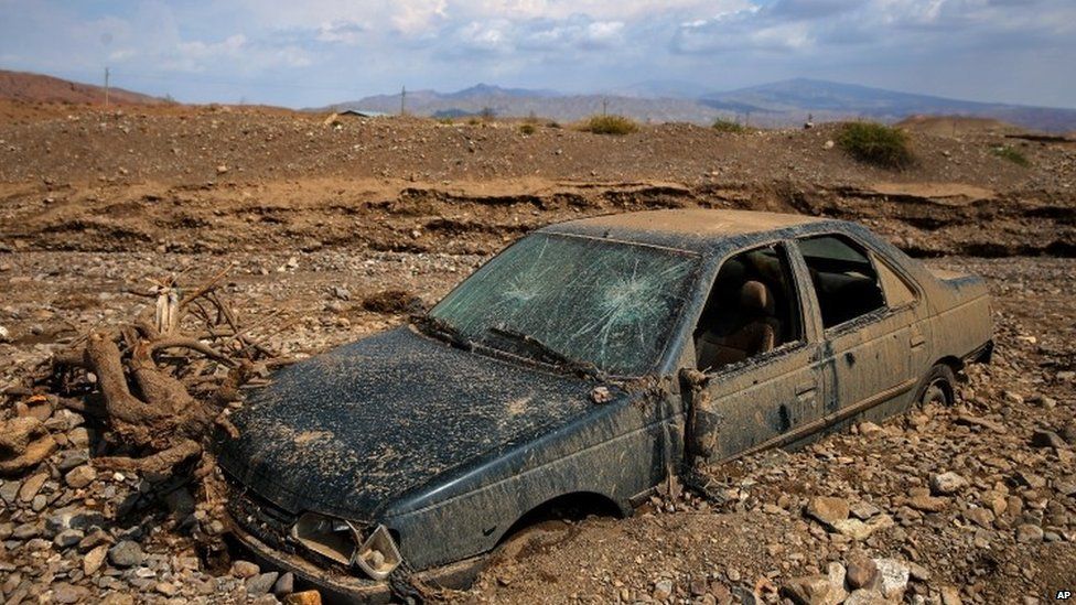 Iran flash floods kill 10 near Tehran and in Hormozgan - BBC News