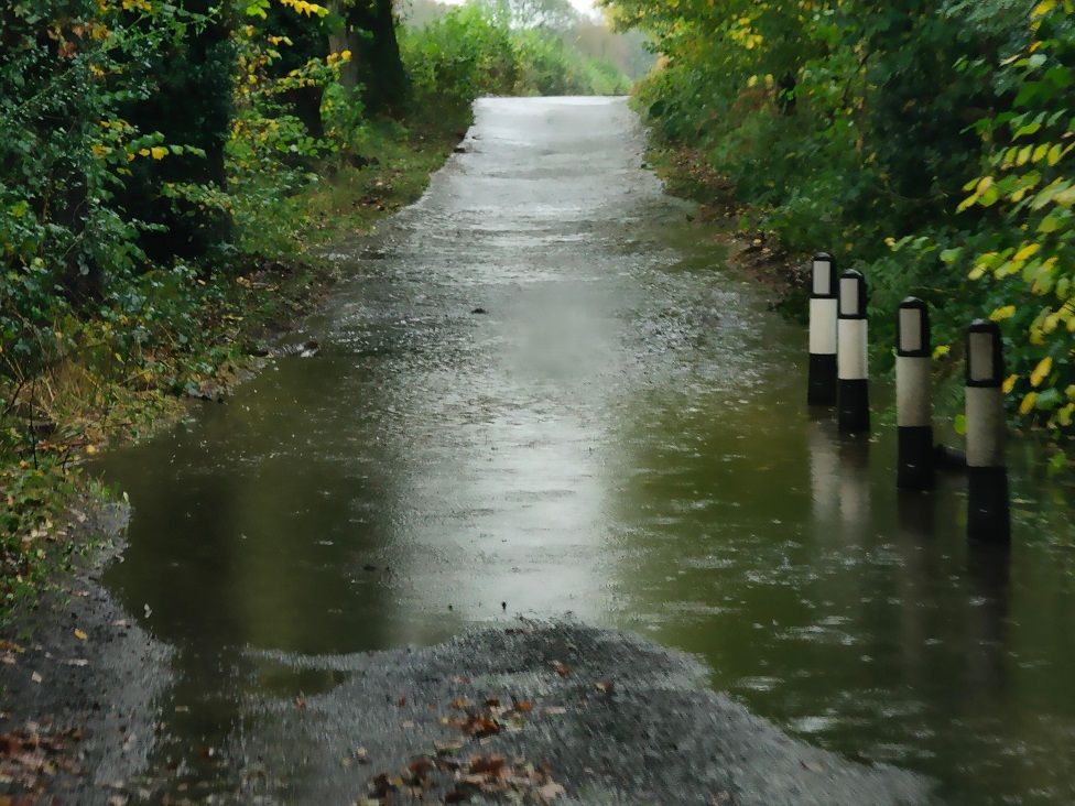 In pictures: Floods and heavy rain across Scotland - BBC News