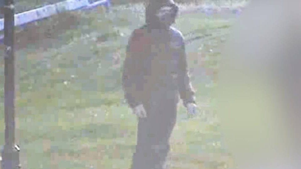 Hastings: New video released by police in stabbing appeal - BBC News