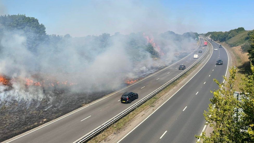 A30: Fire breaks out next to dual carriageway - BBC News