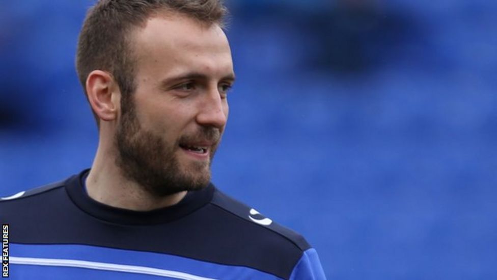 Liam Kelly: Leyton Orient sign Oldham Athletic midfielder - BBC Sport