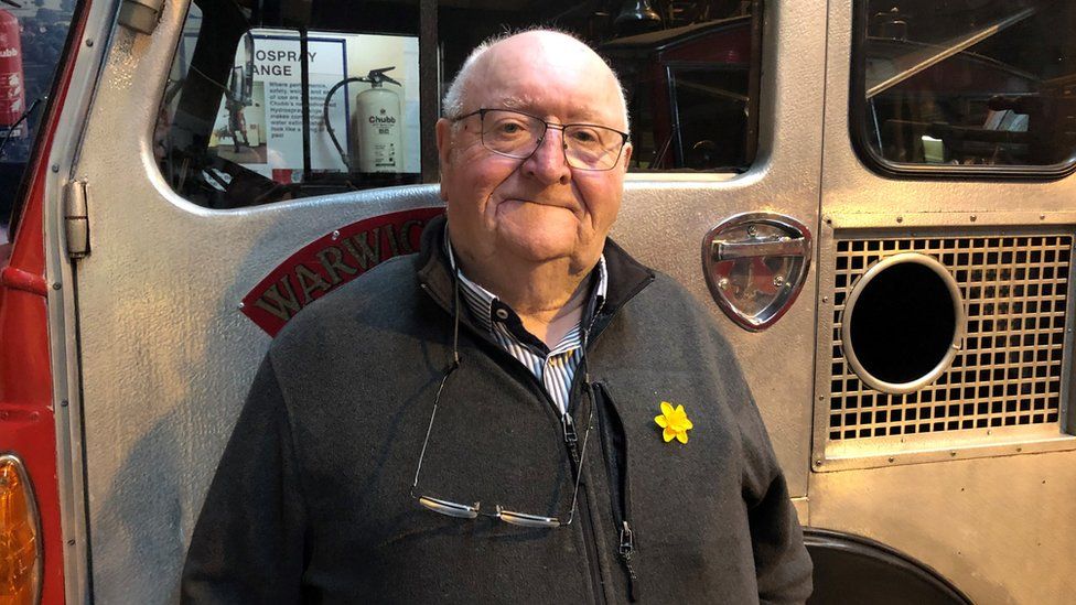 Pryder am ddyfodol casgliad o hen injans tân - BBC Cymru Fyw