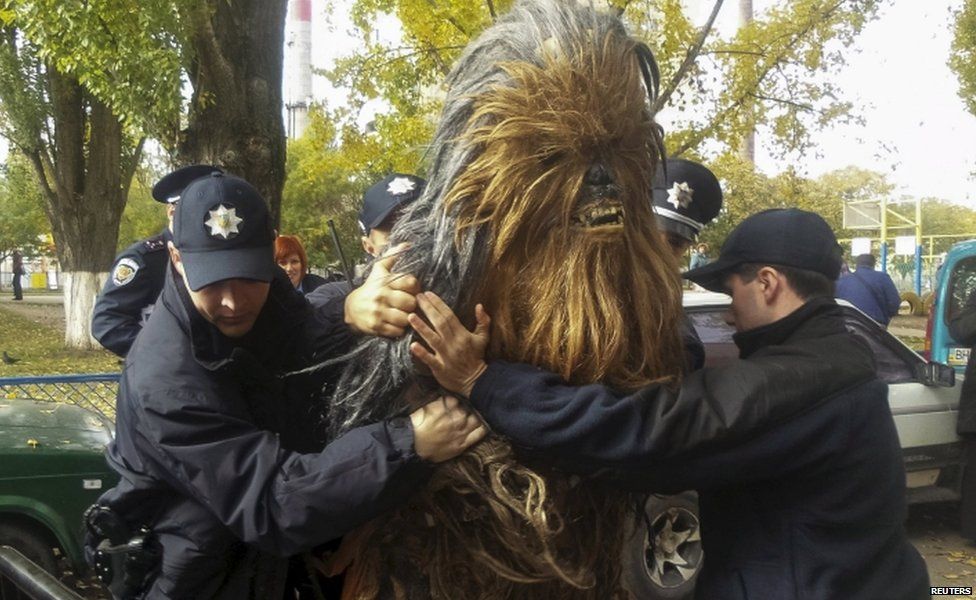 Darth Vader supporter Chewbacca arrested in Ukraine - BBC News