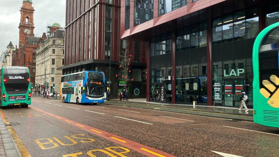Tougher Greater Manchester air pollution curbs call - BBC News