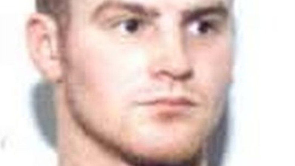 Christopher Moxon: Sussex killer goes missing - BBC News